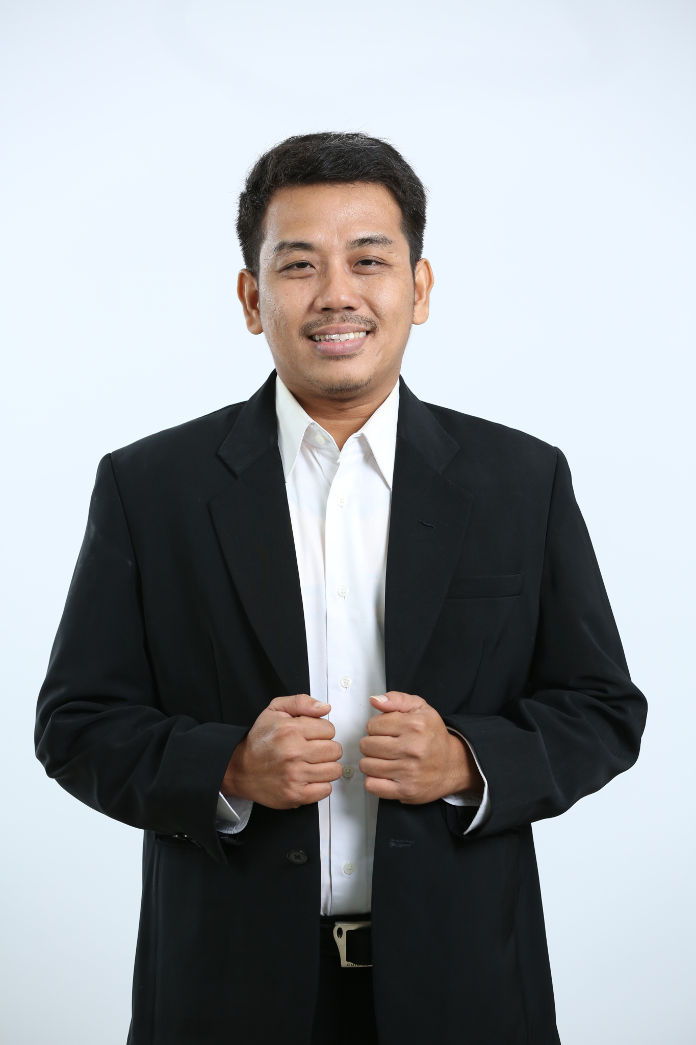 Profil Dosen - Fakultas Ekonomi dan Bisnis